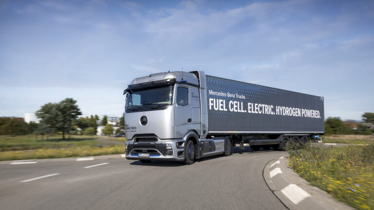 Daimler Truck Unveils Mercedes-Benz NextGenH2 Fuel Cell Truck | Future ...